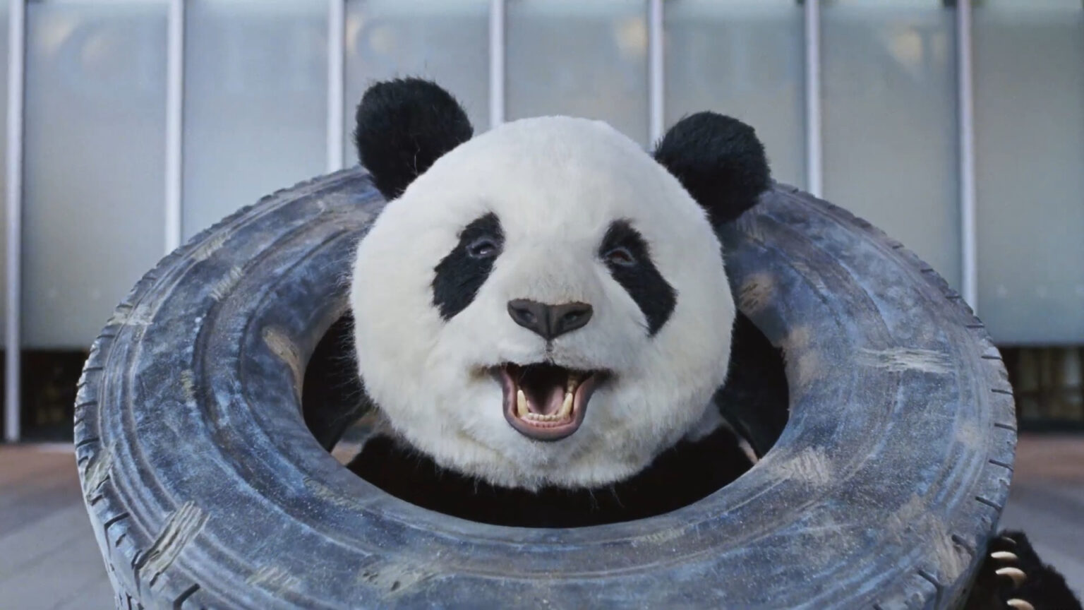 MEGA BIG 广告提供熊猫人偶装 – BLAST Inc.