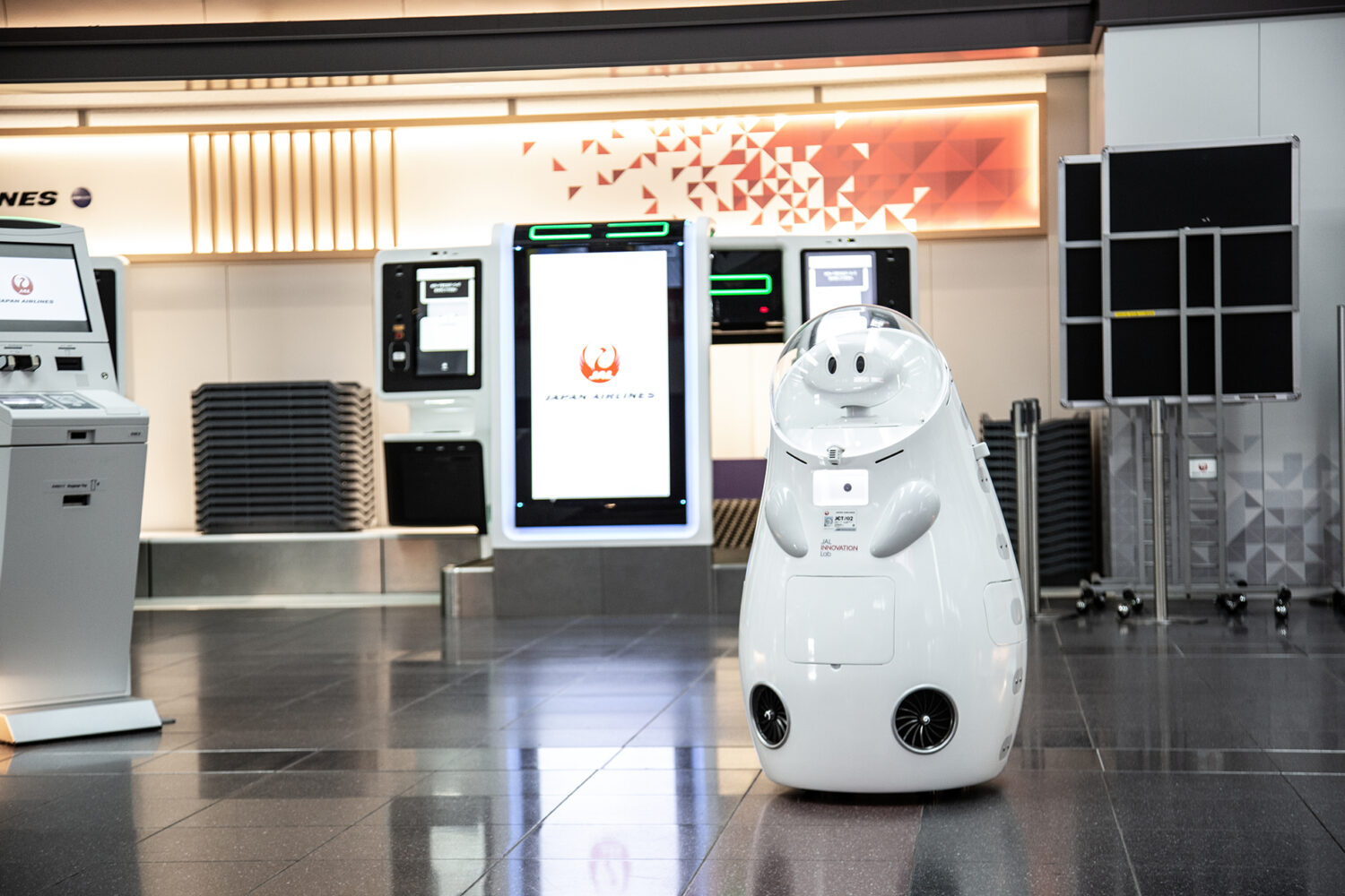 Production of Exterior of JET, JAL’s Receptionist Robot – BLAST Inc.