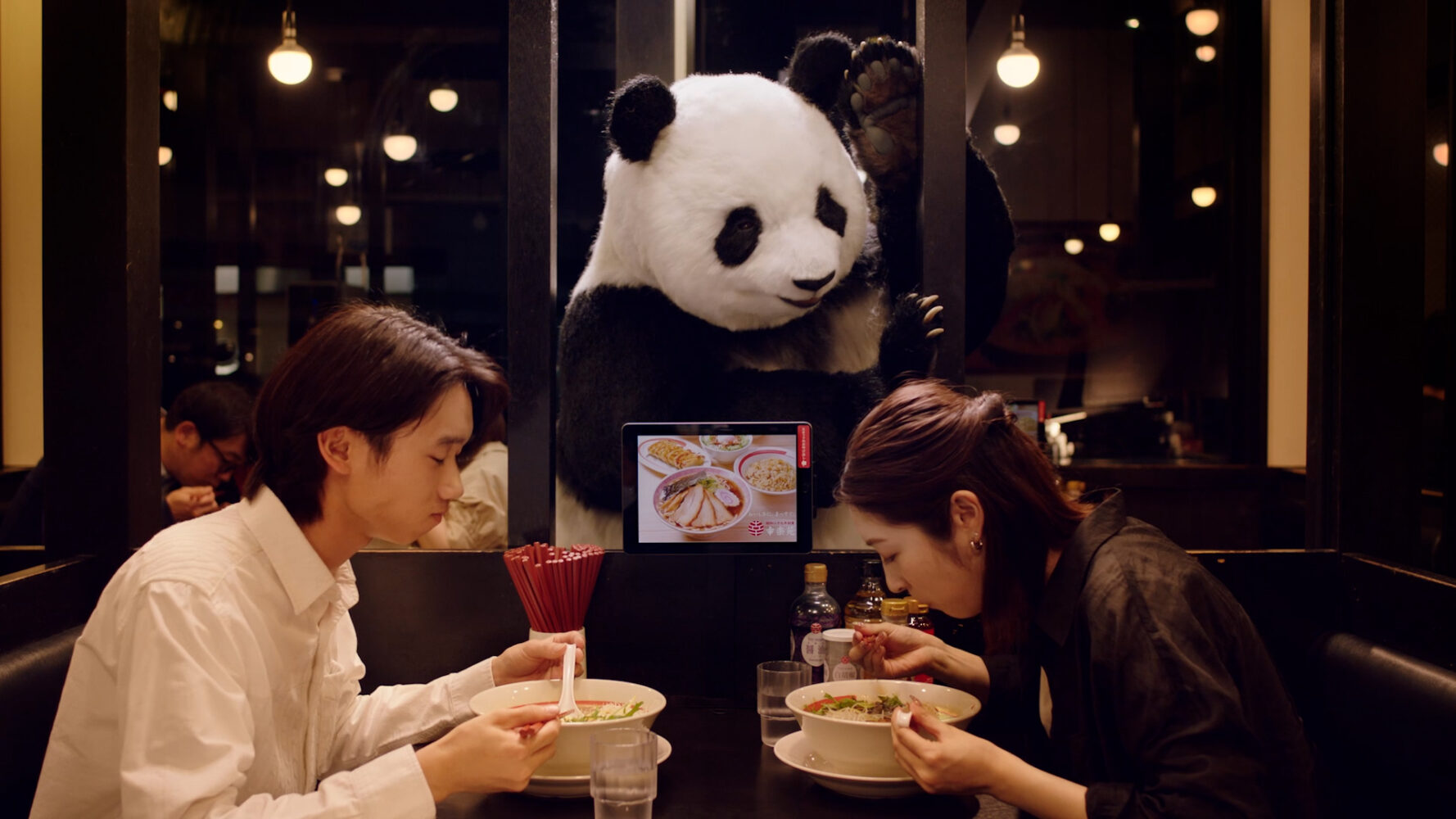 幸楽苑「カレーらーめん」 テレビCM パンダ着ぐるみレンタル – BLAST Inc.